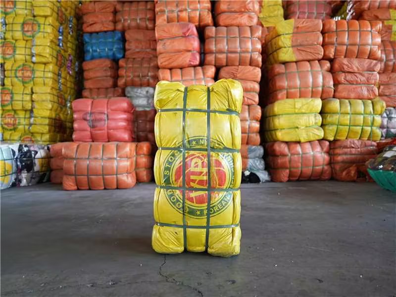 จะหาซัพพลายเออร์ Ukay Bale ที่เชื่อถือได้สำหรับเสื้อผ้าขายส่งได้ที่ไหน